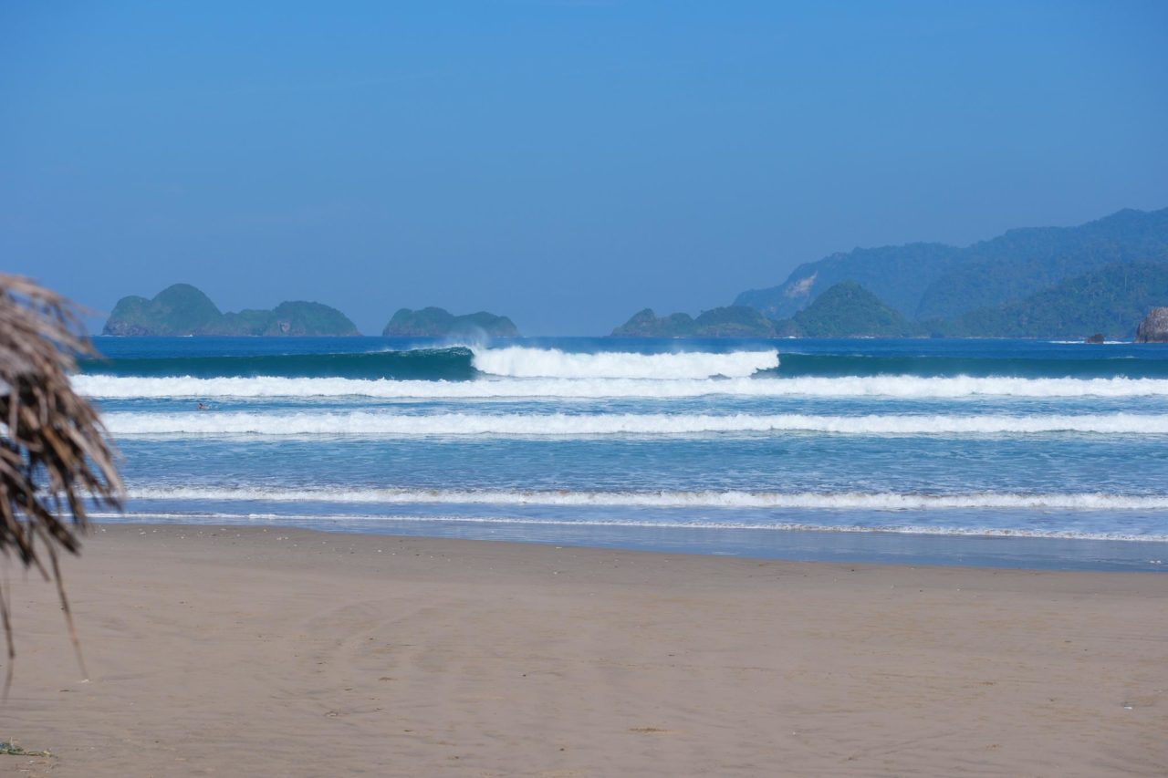 Red Island Surf Spot - Surf Indonesia